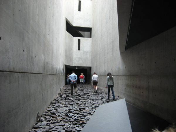 Menashe Kadisman | Shalechet (Fallen Leaves), 1997 – 2001 – curated.